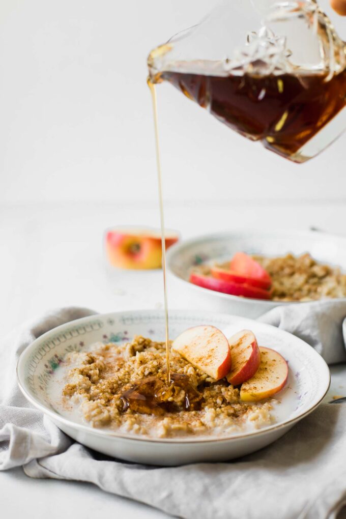 EASY Apple Cinnamon Quinoa Breakfast Bowl - Jar Of Lemons