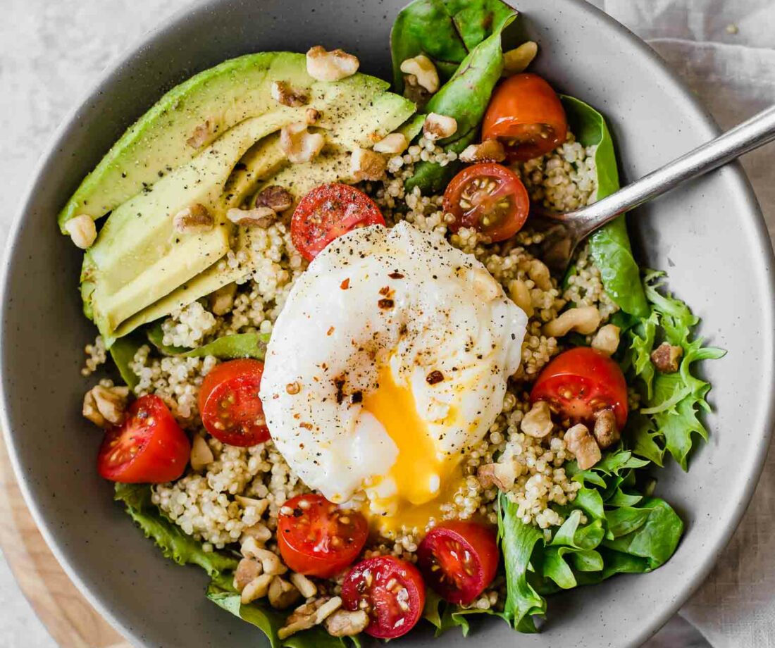Breakfast Salad: Poached Egg Breakfast Bowl
