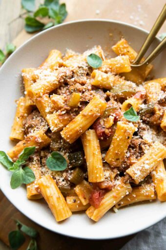 Rigatoni Bolognese (One-Pot) - Jar Of Lemons