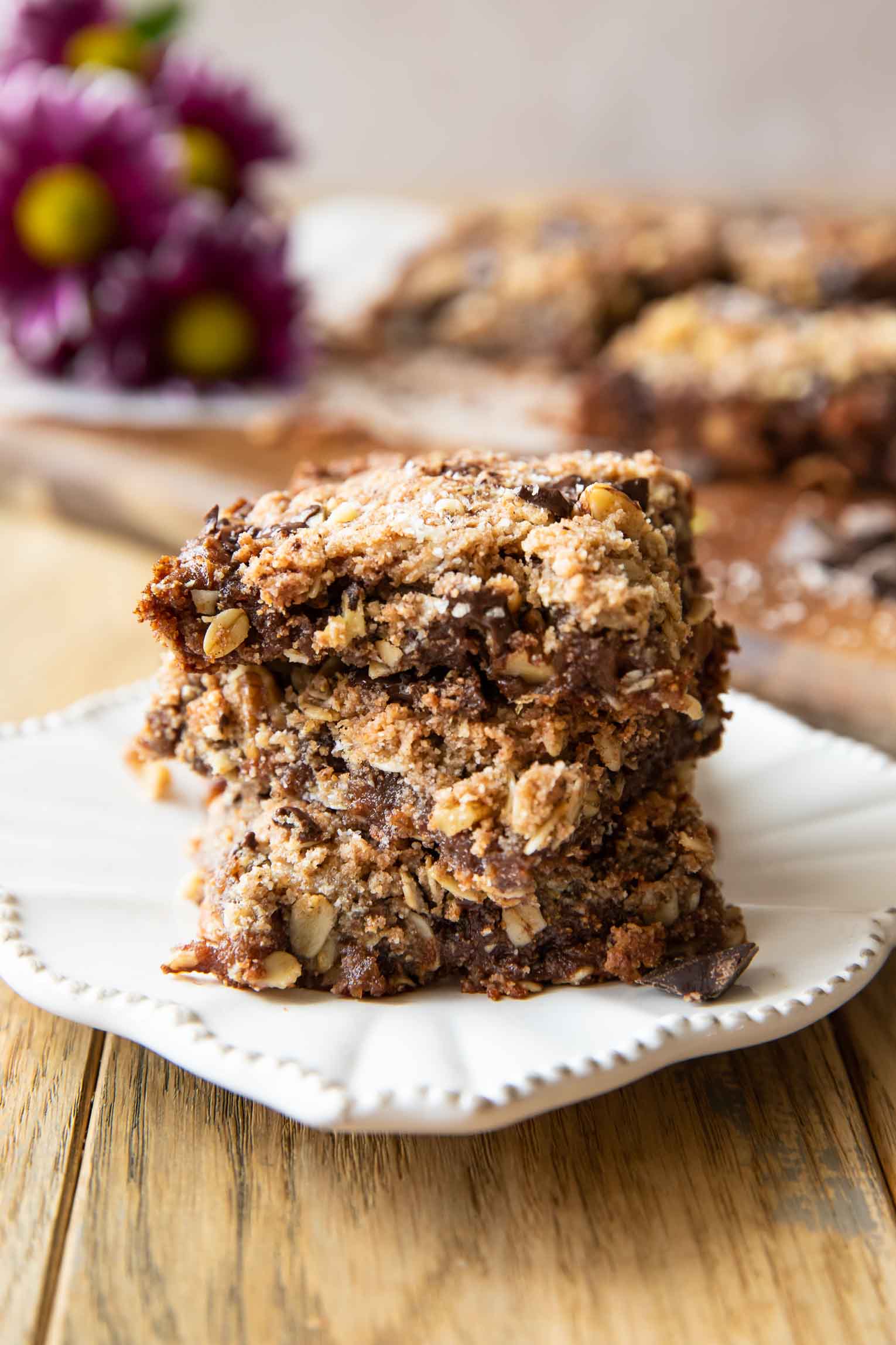 Oatmeal Chocolate Chip Date Bars Recipe - Jar Of Lemons